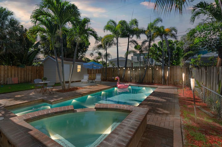 Boho Bliss 3br Escape | Pool & Backyard Oasis - West Palm Beach, FL