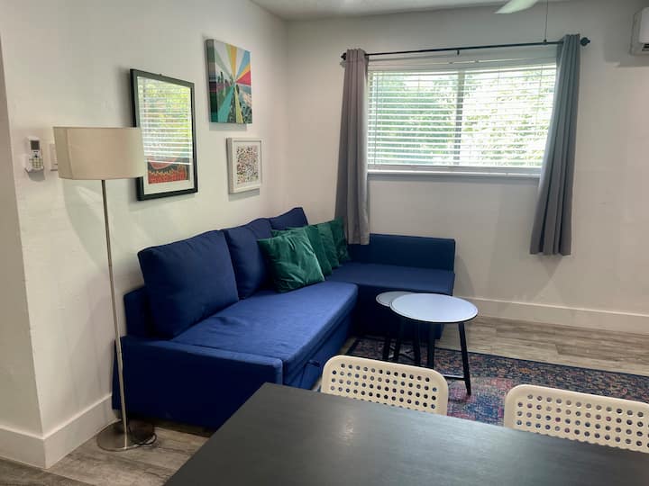 Spacious 2br Apartment Sleeps 6! Clean & Easy Stay - Austin