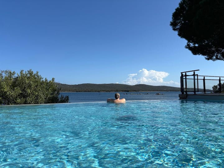T2, Spacieux Avec Lodge, Piscine En Bord De Mer - Plage de Figari