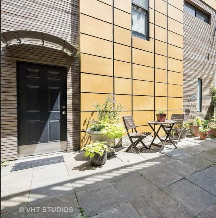 Modern Stand-alone Coach House - Chicago, IL