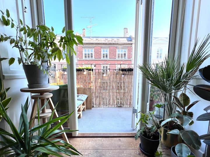 Rummelig Lejlighed Med Altan Centralt På Vesterbro - Copenaghen