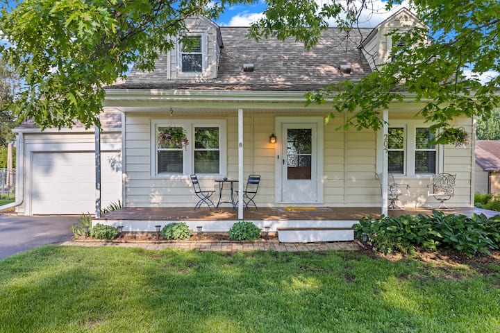 The Gilded Cottage- 3bdm, Newly Renovated - Illinois