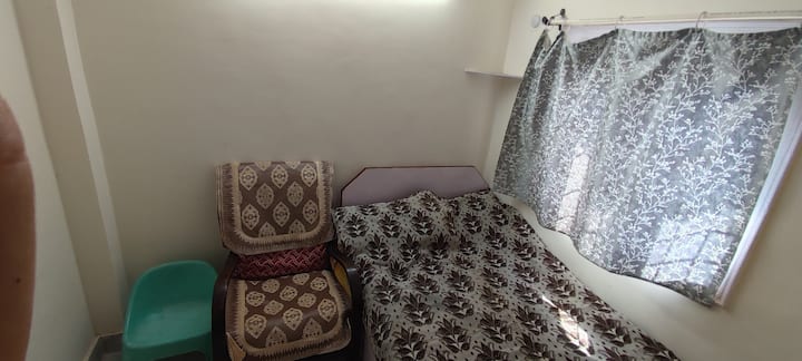 Tiny Room, Bath And Shared Terrace - 뉴델리