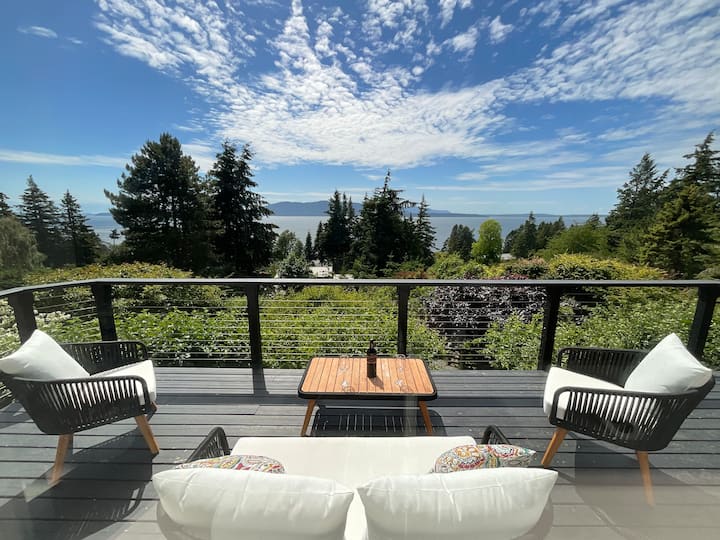 Serene Sunset Retreat Overlooking The Salish Sea - Bellingham, WA