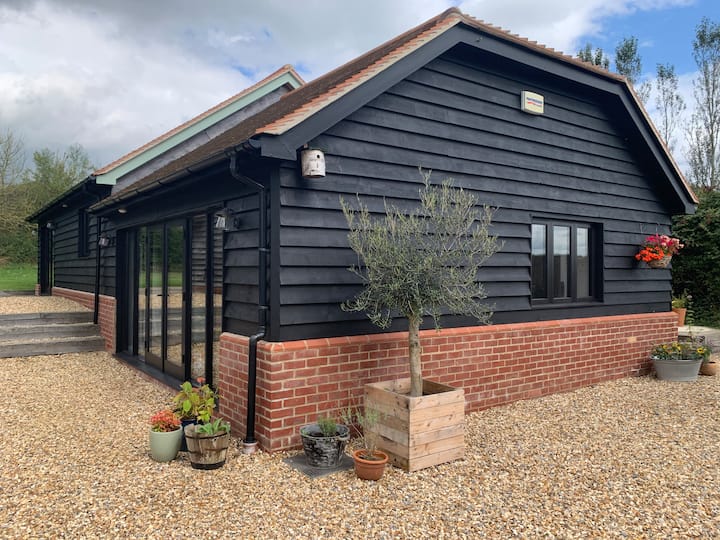Perfect 3 Bed Dorset Barn With Private Garden - Blandford Forum