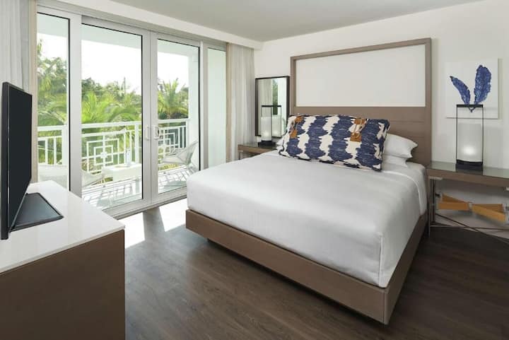 Steps From The Ocean! Outdoor Pool, Pets Allowed! - Key Largo, FL
