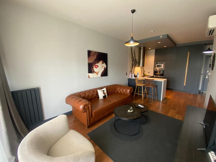 Elegant 1 Br Apt. In Beyoğlu ; Pool, Spa, Parking - Beyoğlu