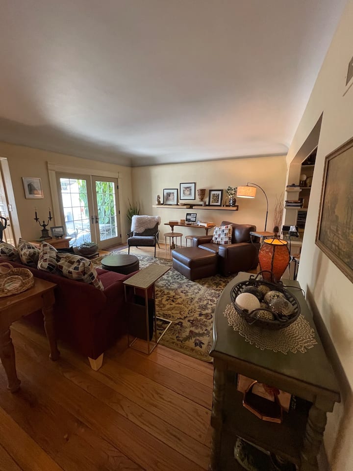 Downtown, Sleeps 4-6 Guests - Rapid City, SD