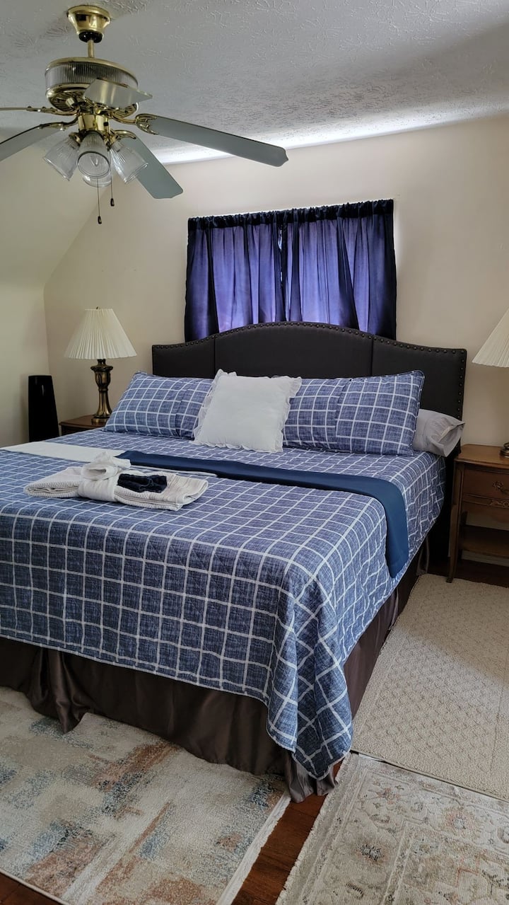 Upstair Room #3-shared Bathroom-single Guest - Akron, OH