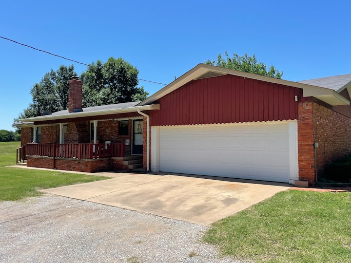 Charming Country Home In Elgin - Elgin, OK