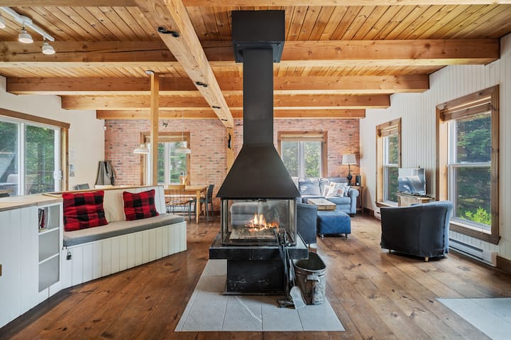 Chic Montagnard - Chalet With Hot Tub And Pool - Saint-Sauveur