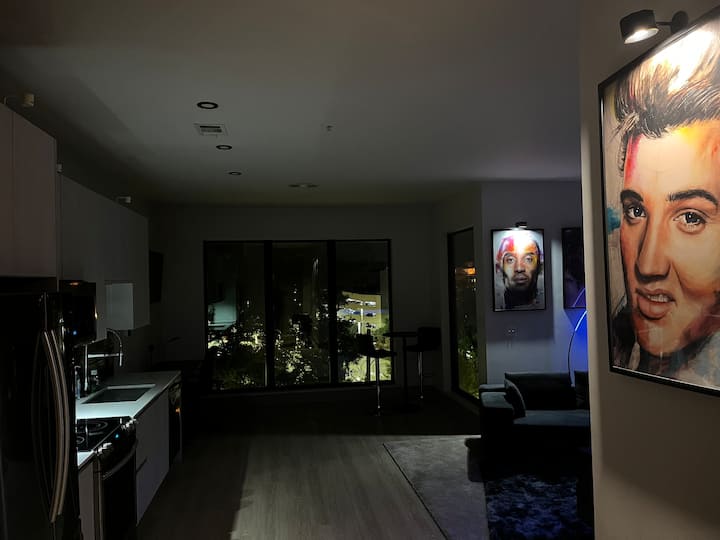 Luxury Highrise In Midtown - Atlanta, GA