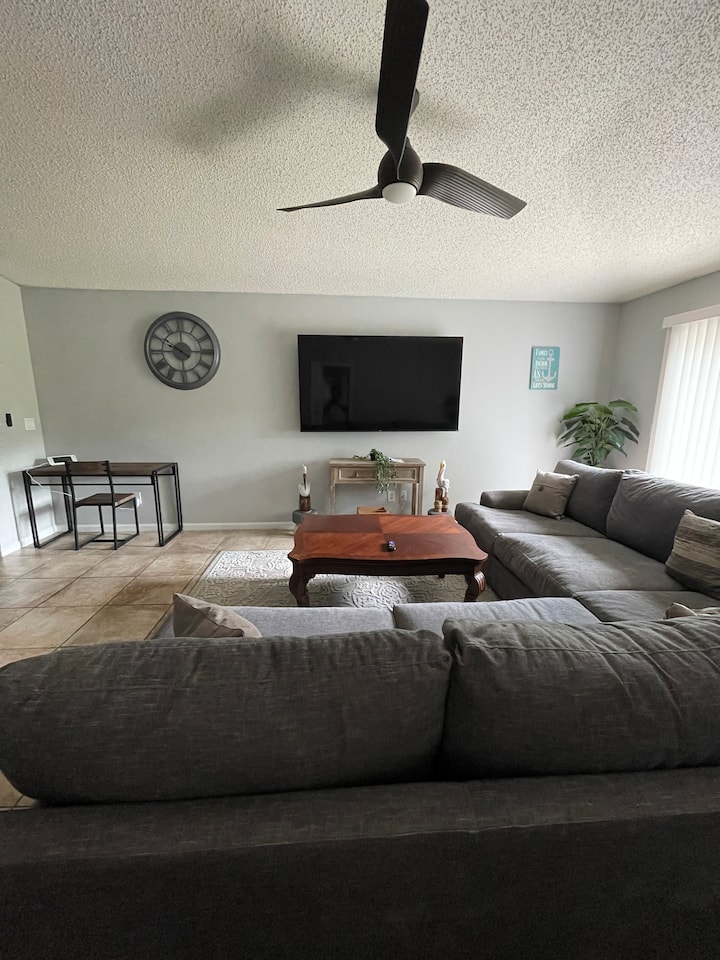 Peaceful Retreat 9 Mins To Stadium 14 Mil To Beach - Jacksonville, FL