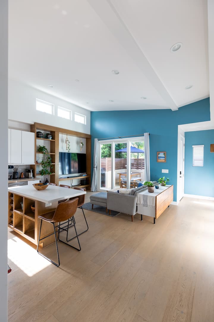 Cabrillo Cottage - 2br Home Steps From The Beach! - La Playa - San Diego