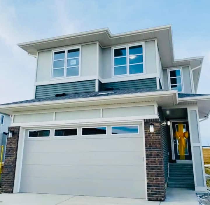 Free Parking, Near Airport, 2br Entire Basement, - Calgary