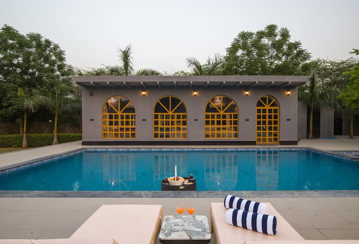 Elivaas | 5bhk | Pvt Pool | Party Hall | Garden | - Gurgaon