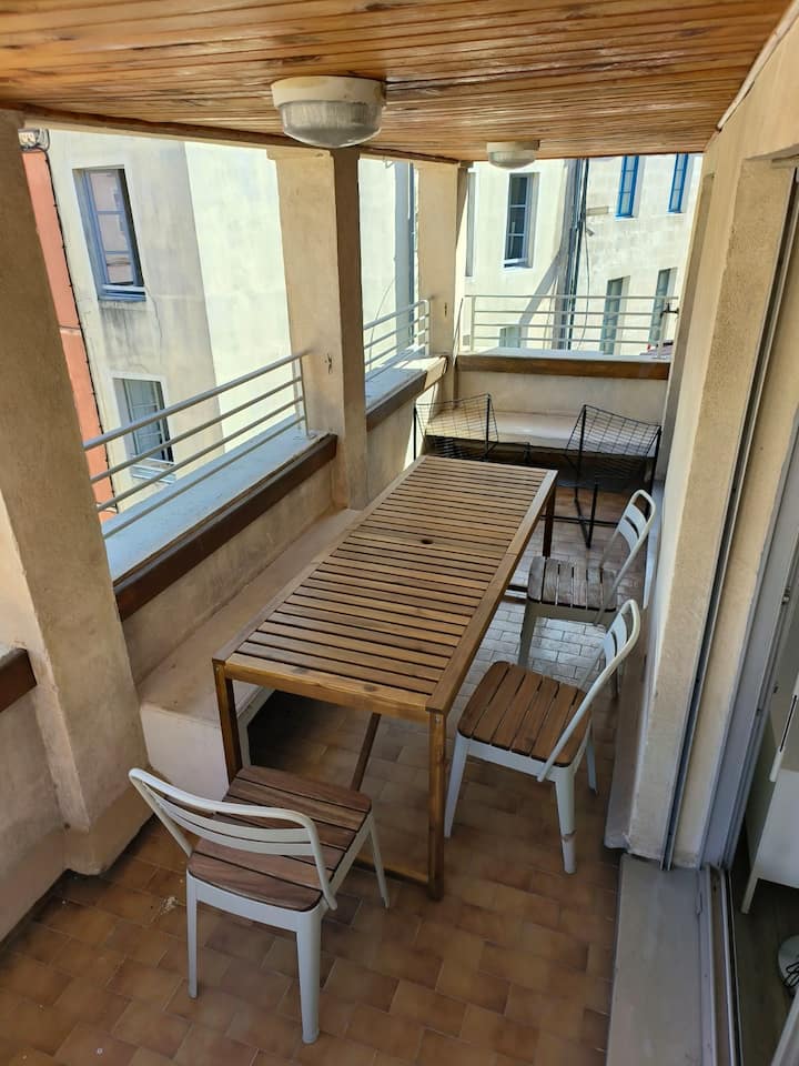 4/6 Personnes Nîmes Centre/ Clim/ Terrasse/ Wifi - ibis Styles Nimes Gare Centre