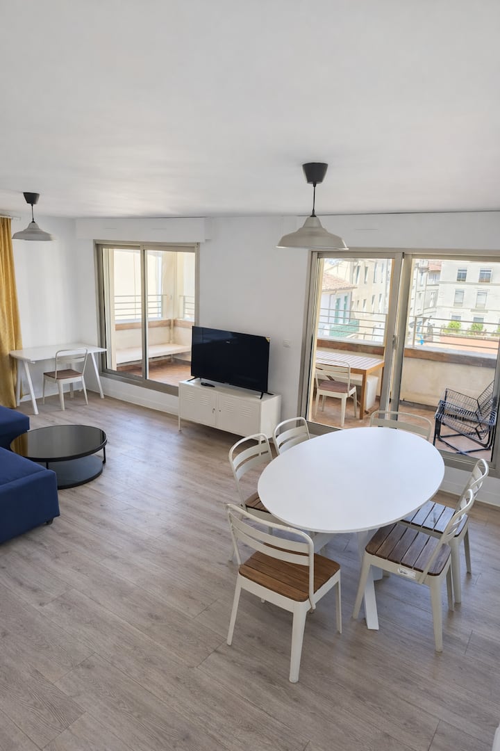 Centre Nîmes 6 Pers • Clim • Vue Place Du Marché - Nîmes