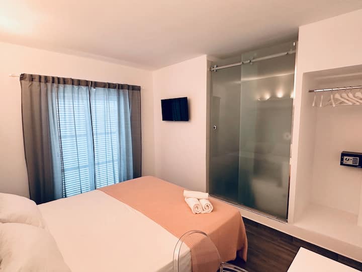 Charmantes Boutique Hostal, Own Bathroom, Ac, Ter - Mallorca