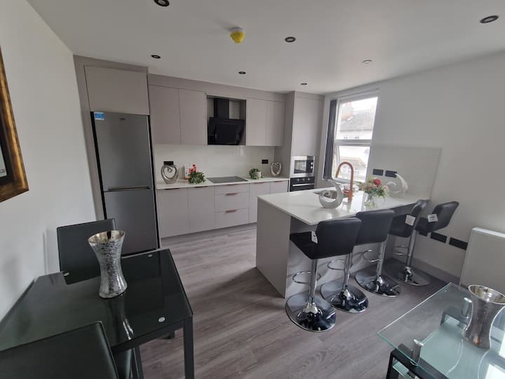 4-bed Flat - 4 Ensuites | Contractors | Families - Henley-on-Thames
