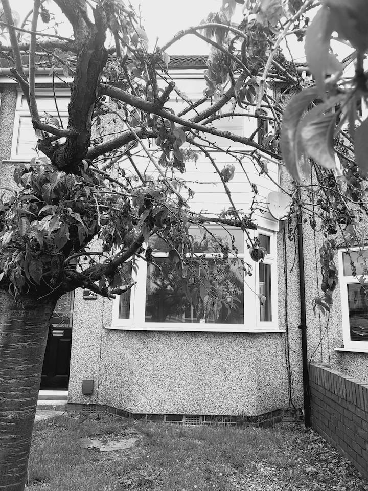 Newly Refurbished Home Sleeps 7 - Coventry