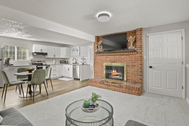 The Evergreen Escape - Colorado Springs, CO