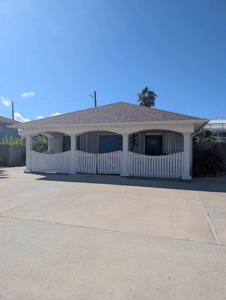 Gecko House | Port A Oasis With Pool And Balcony - Port Aransas, TX