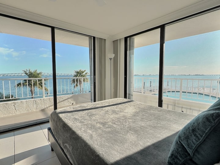 Unique Brickell Apartment On The Water - Miami, FL