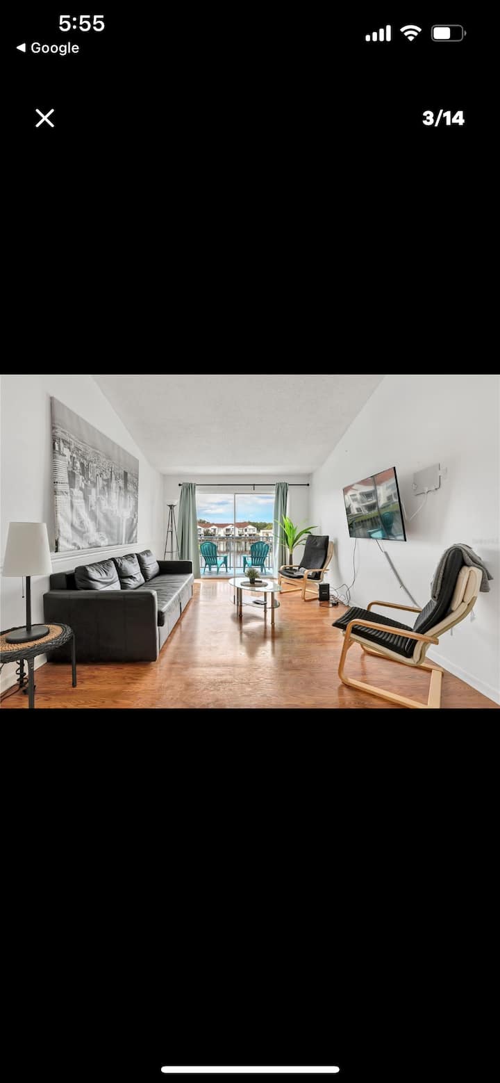 Spacious Condo With Lake View - Orlando