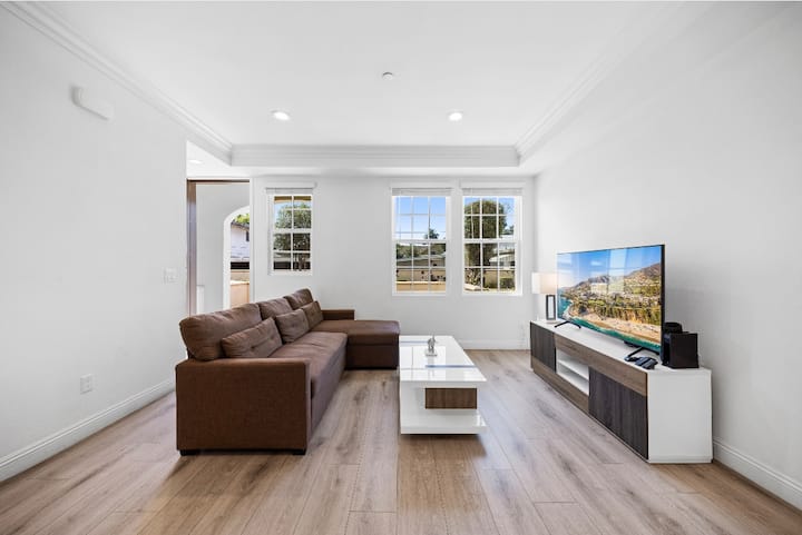 Gracious Modern 2b2b Townhome -7 Mins Walk To Pcc - Pasadena, CA