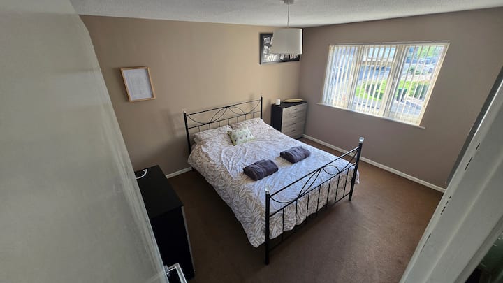Great 2 Bed Apartment With Parking And Wifi - Sandwell District