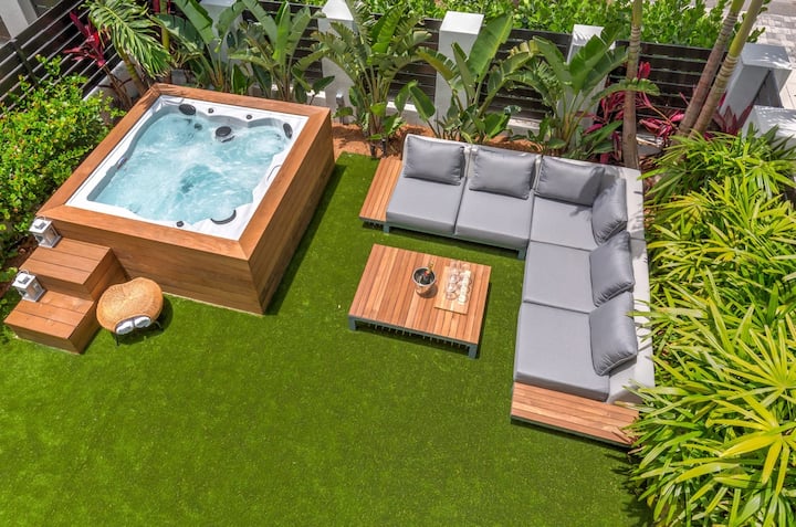 New Mansion Walk To Las Olas  Hosts 14 - Fort Lauderdale, FL