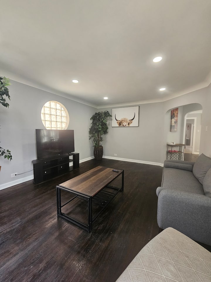 Private Apt Near To Food/shops/highway/garage Park - Chicago