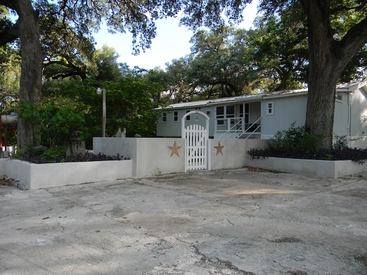 Billys Place - Seguin