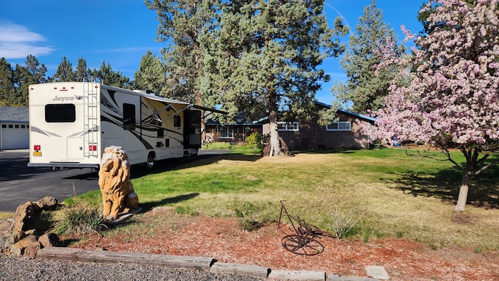 Rv On A Mini Farm - Redmond, OR
