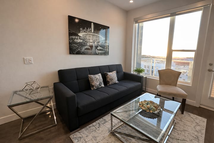 Cozy Downtown Apartment With Modern Amenities - West Hollywood, CA