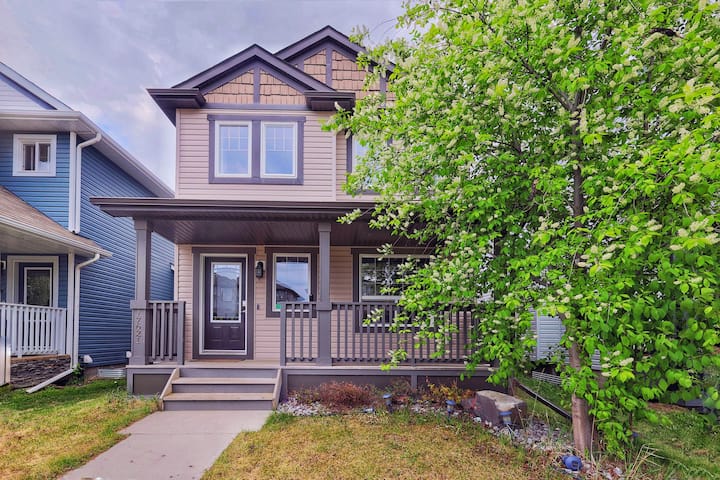 Home Gym Family House With A/c, Self Check-in - Edmonton