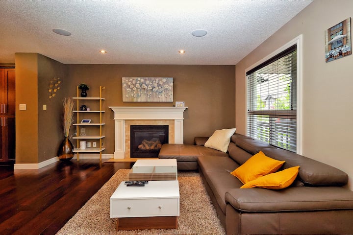Fitness-friendly Home With A/c, Self Check-in - Edmonton
