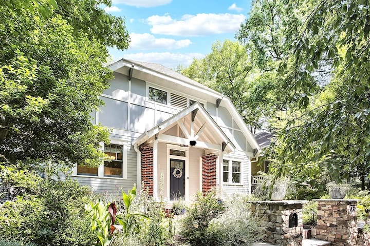 New Atl Bungalow-sun Room-bbq-king Bed-fenced Yard - Atlanta, GA