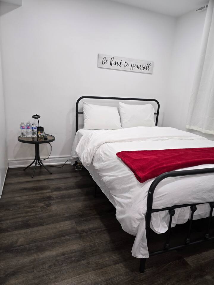 Unit 2: A Room With P/bathroom, Tv, Free Parking - Brampton