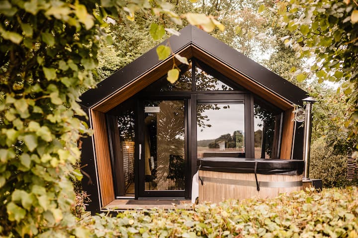 Diamond Suite Met Privé Hottub - Weeze