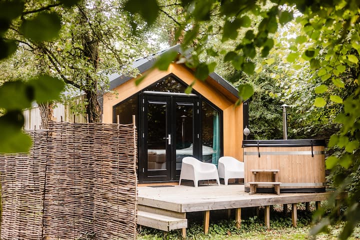 Cinema Cabin Met Privé Hottub - Groesbeek