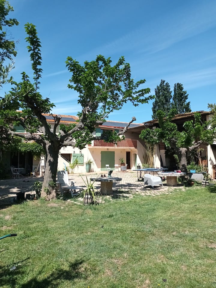 Gîte 2 Chambres Dans Mas Au Calme - Fontvieille