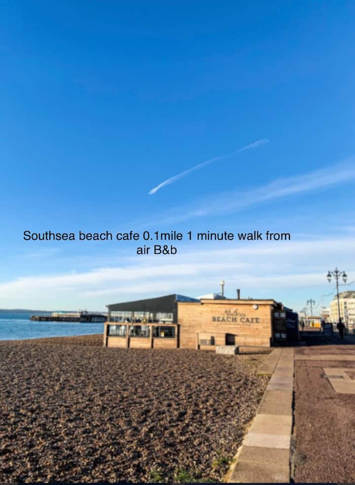 1 Bed Small Cosy Flat By The Seafront - Portsmouth