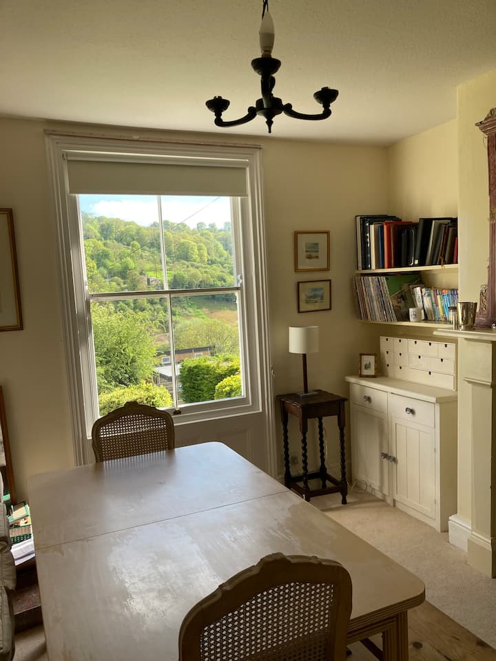 House On The Hill Cosy Double Bedroom - Nailsworth