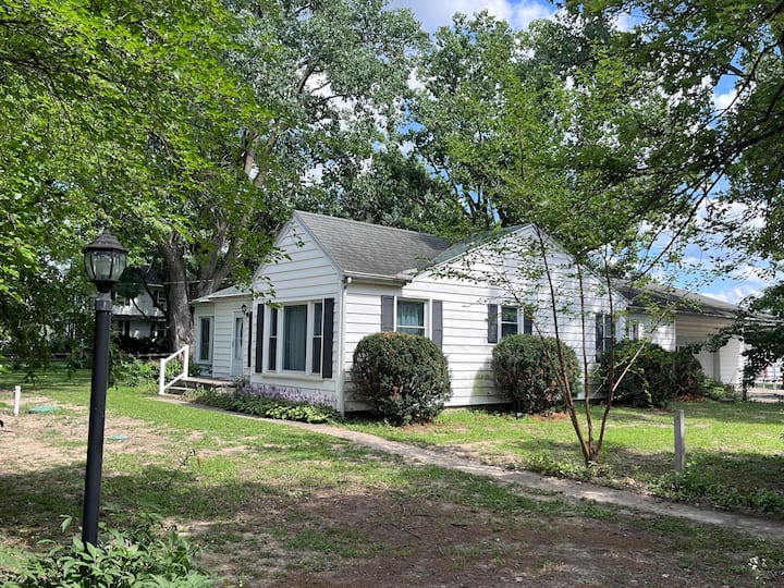 Spacious Ranch Just Outside City Limits - Bowling Green, OH