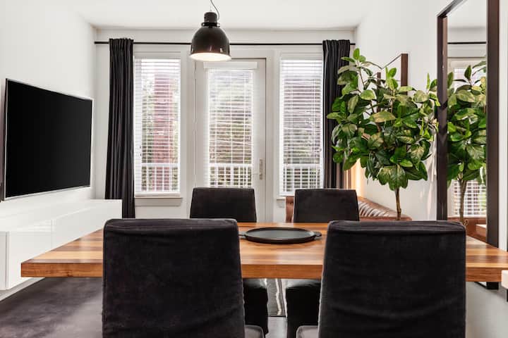 1 dormitorio con vistas al río · Paseo del río · Piscina infinita ...