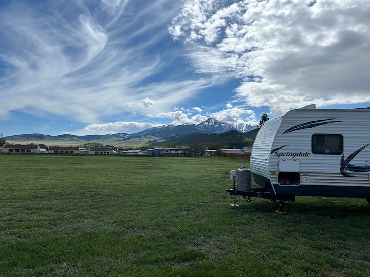 Sleeping Giant Glamping - Livingston, MT