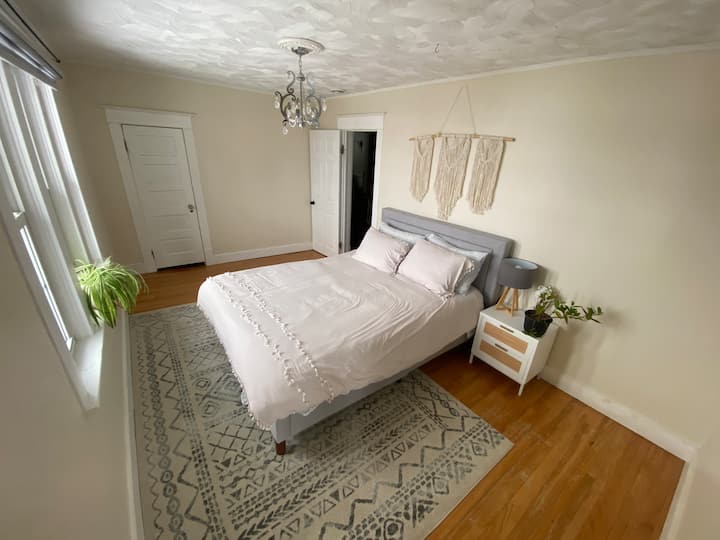 Room In A Beautiful Century 2 Storey House - New Liskeard