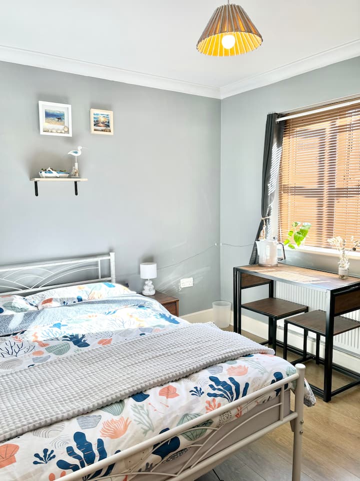 Seaside Double Room W/ Private Bathroom - Bexhill